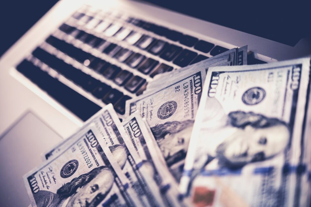 4 Tips to Avoid Scams & Keep Your Online Gambling Safe | POPTOPIC